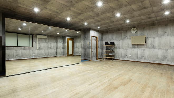 2面ガラス張り40㎡!福島駅から徒歩5分地域最安値!当日予約可能、定期利用可能!完全個室!SKYレンタルダンススタジオ福島店の写真3