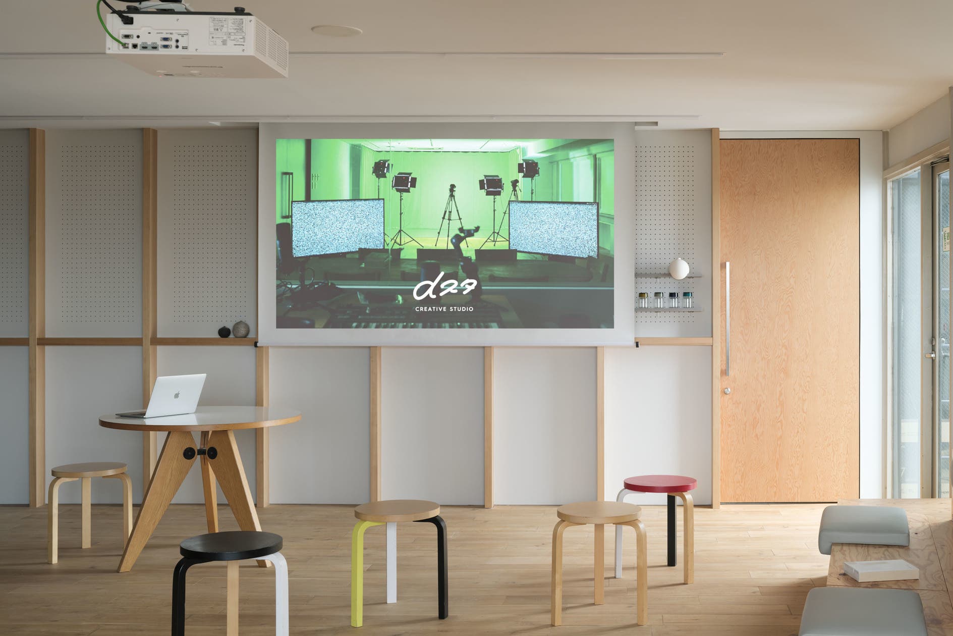 dスタ　外苑前駅前/大人数/解放的スペース/見晴らし良好/ベンチャー/セミナー/撮影/ひな壇/POPUP　｜渋谷・青山の写真10