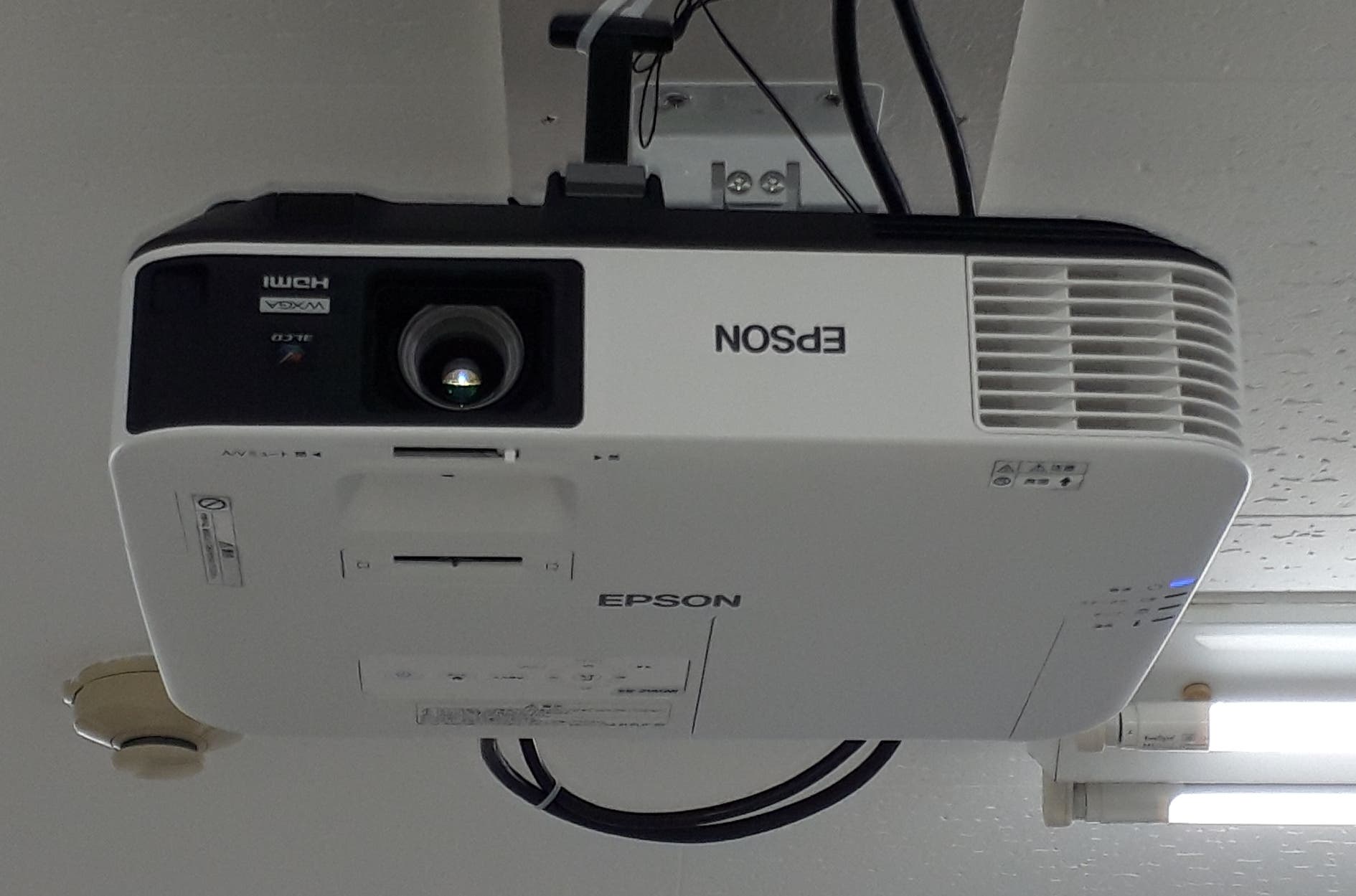 大阪長堀 貸会議室 【６階】Ｂ会議室   駅から2分　場所がわかりやすい長堀通り沿い 　スクール形式 生徒側40名～（60名）の写真8