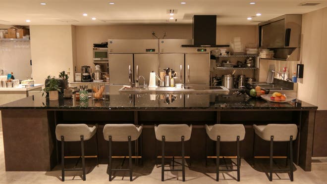 【銀座一丁目駅徒歩0分】オープンキッチンや家具が充実したカフェ / 会議・社内イベント・パーティ・撮影にの写真3