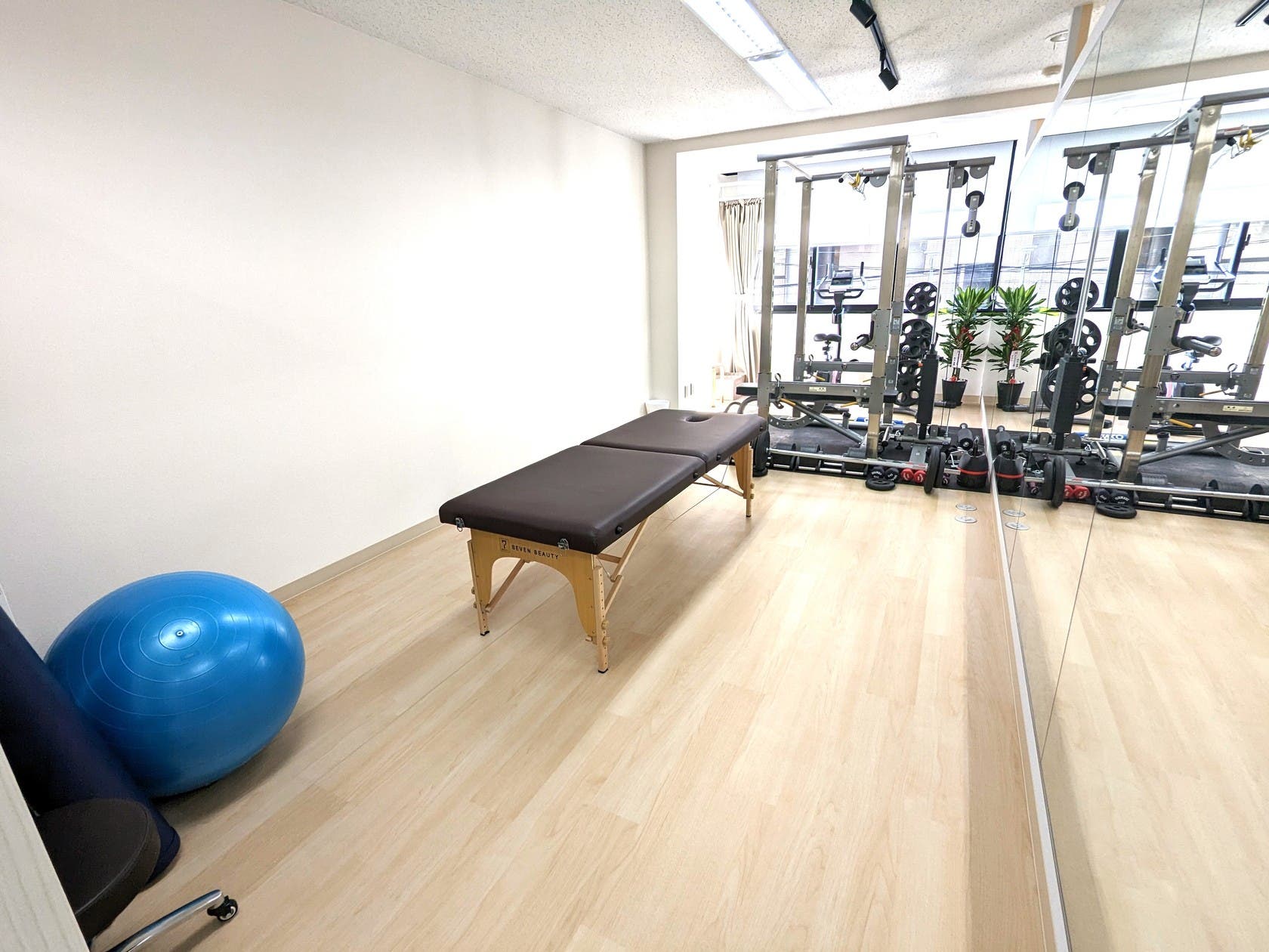【薬院駅徒歩3分】清潔感のある個室レンタルジム/パーソナルトレーニング/整体/マッサージ/ヨガ/ピラティス/ダンス/格安/人気の写真1