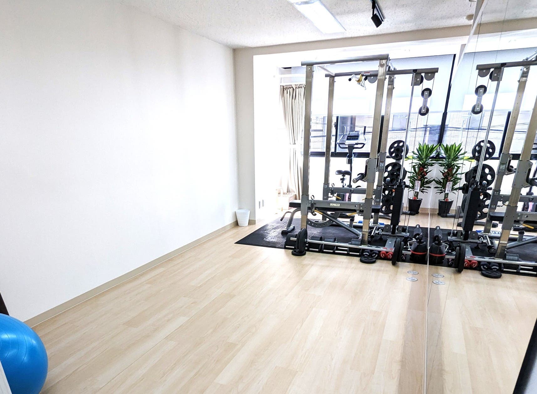 【薬院駅徒歩3分】清潔感のある個室レンタルジム/パーソナルトレーニング/整体/マッサージ/ヨガ/ピラティス/ダンス/格安/人気の写真2