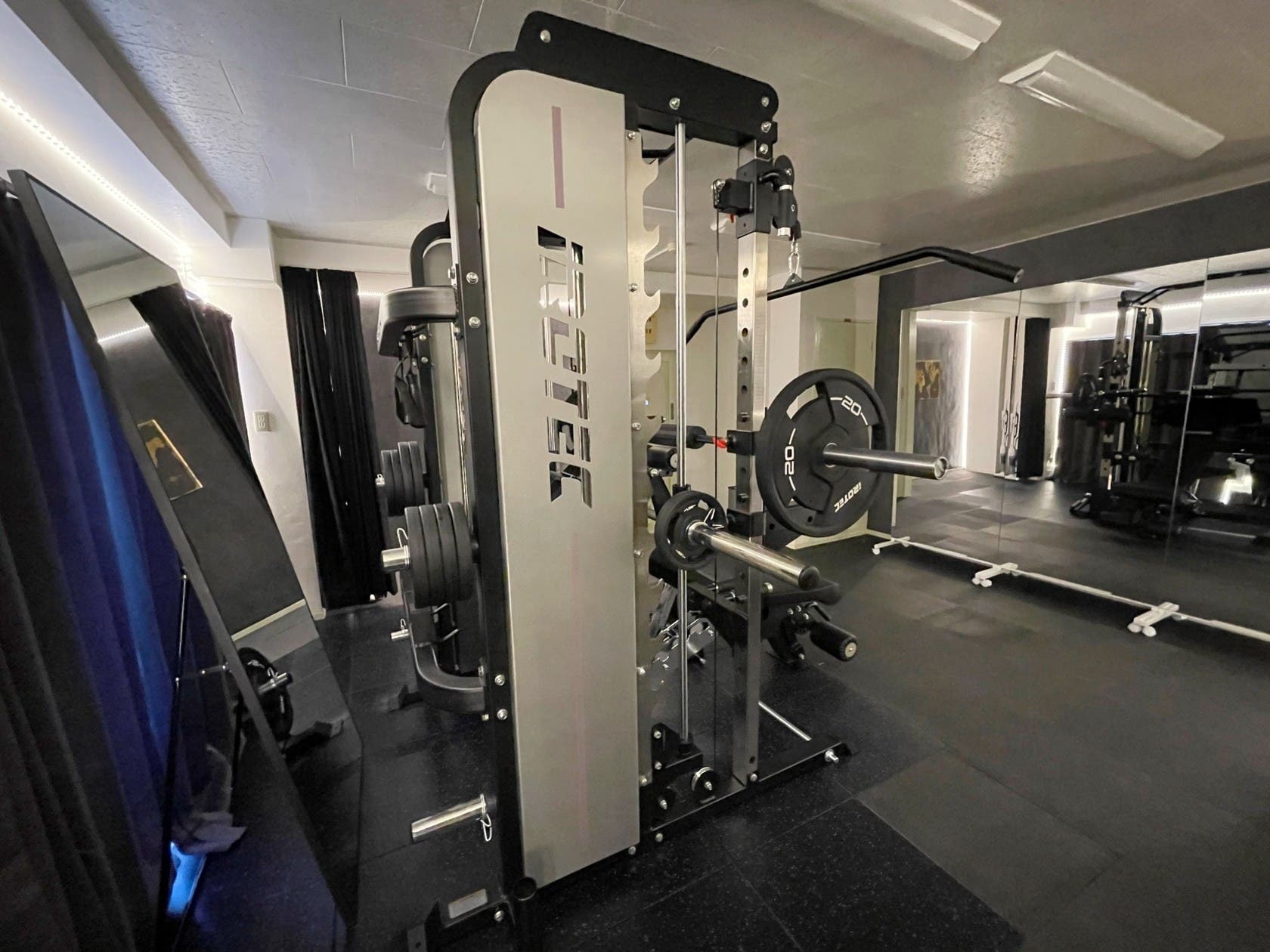 ★地域最安値★【高田馬場徒歩3分】設備充実・コスパ抜群の完全個室のオシャレなジム　撮影OK、ダンス可❗️の写真6