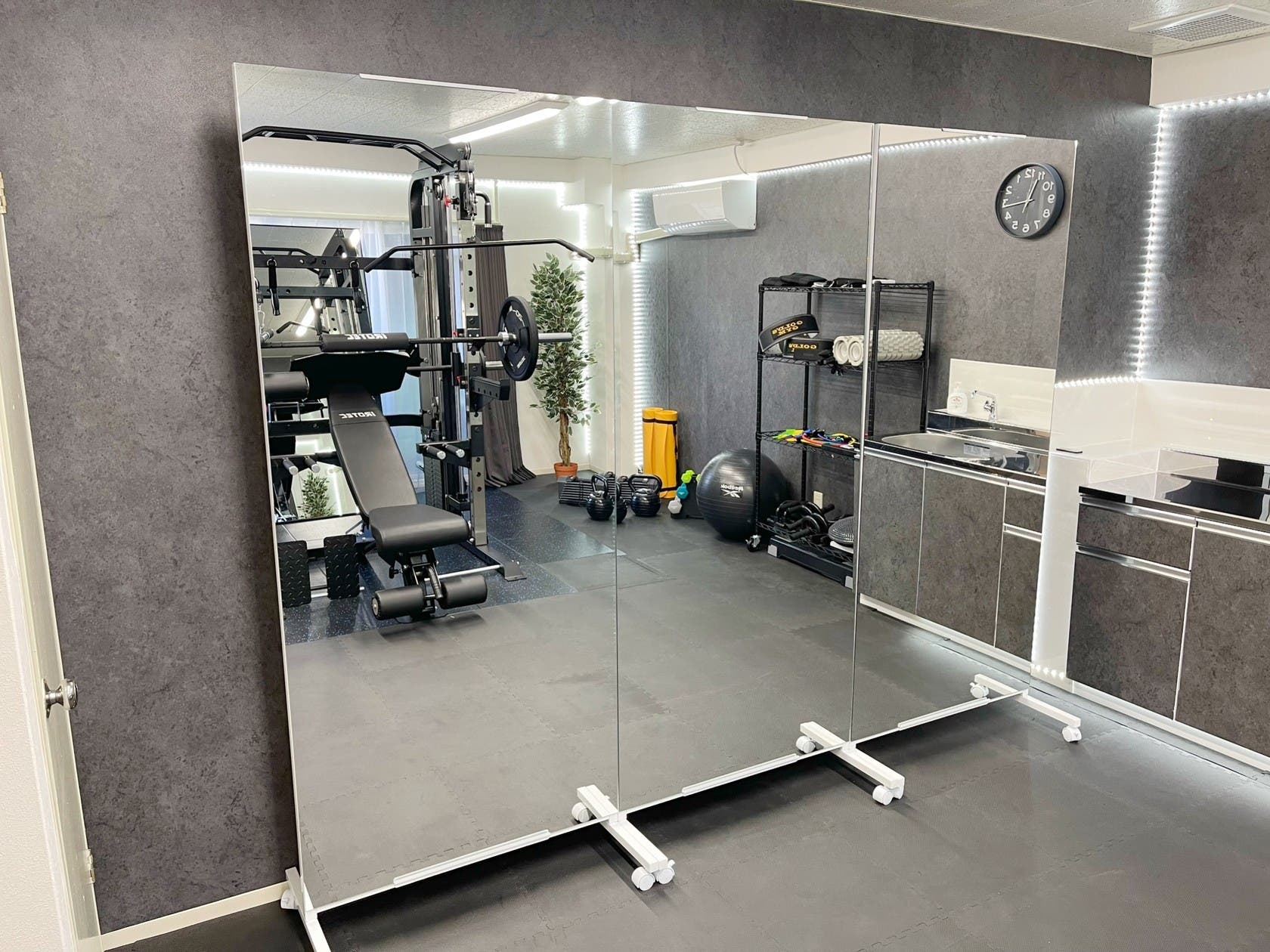 ★地域最安値★【高田馬場徒歩3分】設備充実・コスパ抜群の完全個室のオシャレなジム　撮影OK、ダンス可❗️の写真9