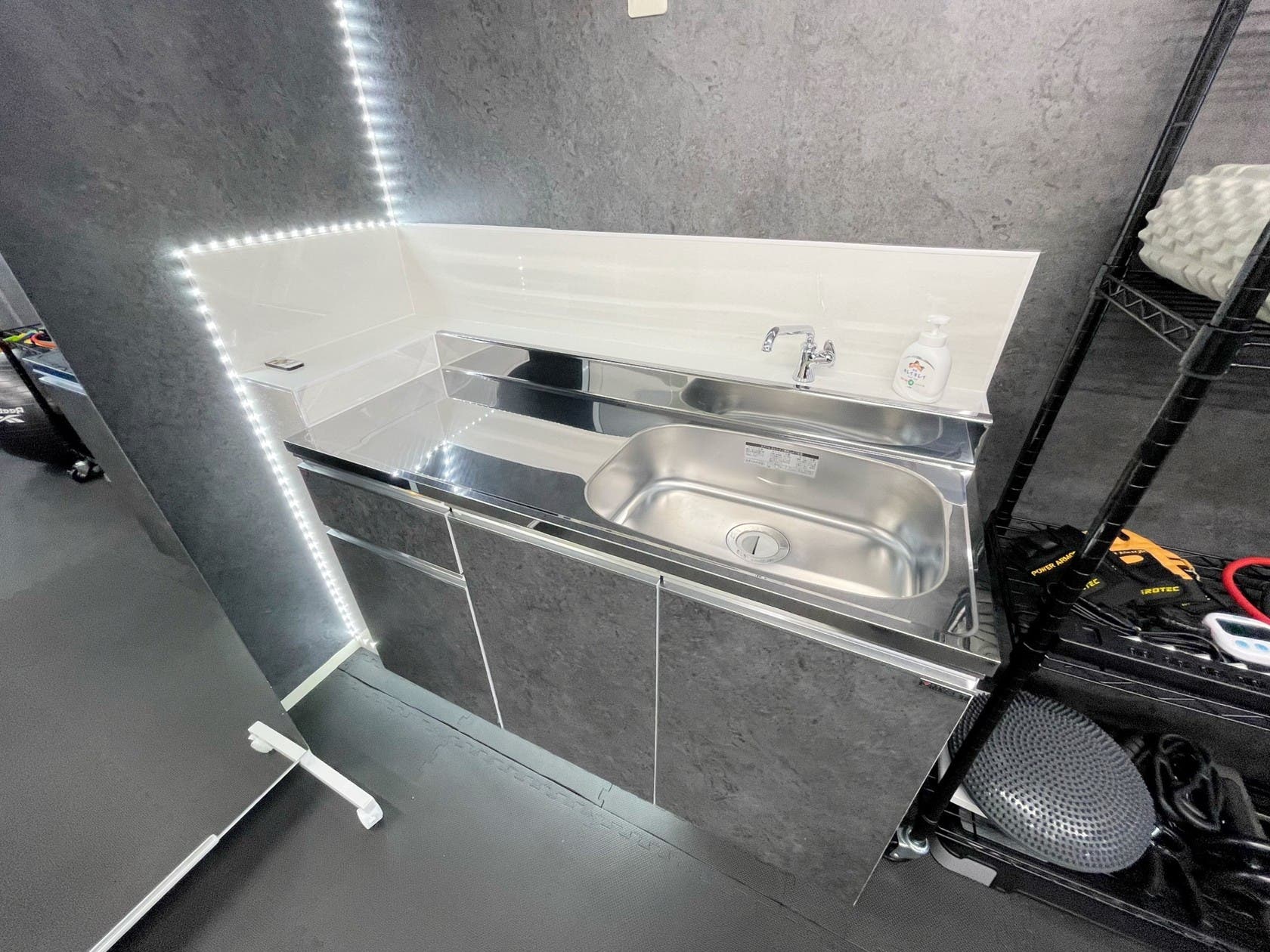 ★地域最安値★【高田馬場徒歩3分】設備充実・コスパ抜群の完全個室のオシャレなジム　撮影OK、ダンス可❗️の写真11