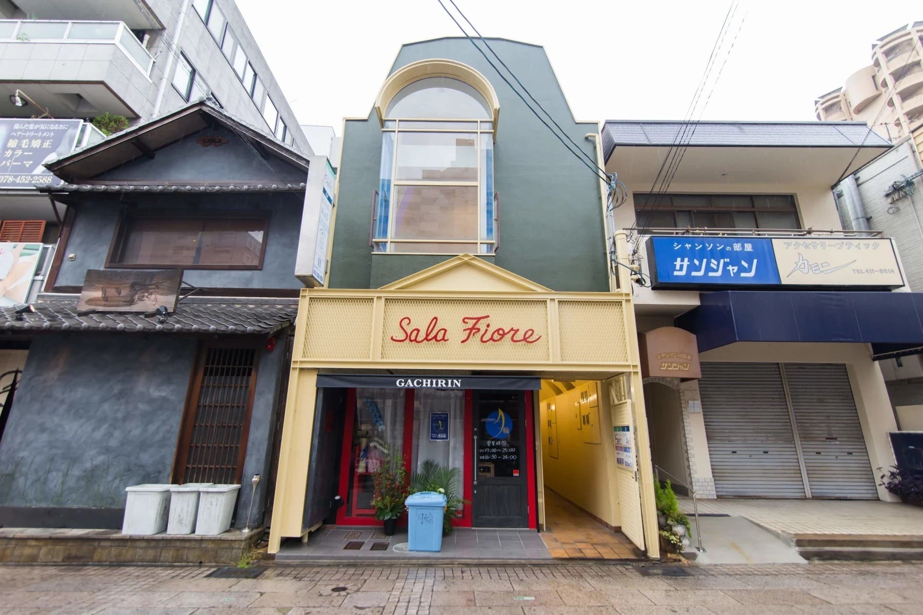 JR摂津本山駅から徒歩30秒。6mの天井で広々、最大15名収容可。整体、ヨガやピラティスにも最適の写真5