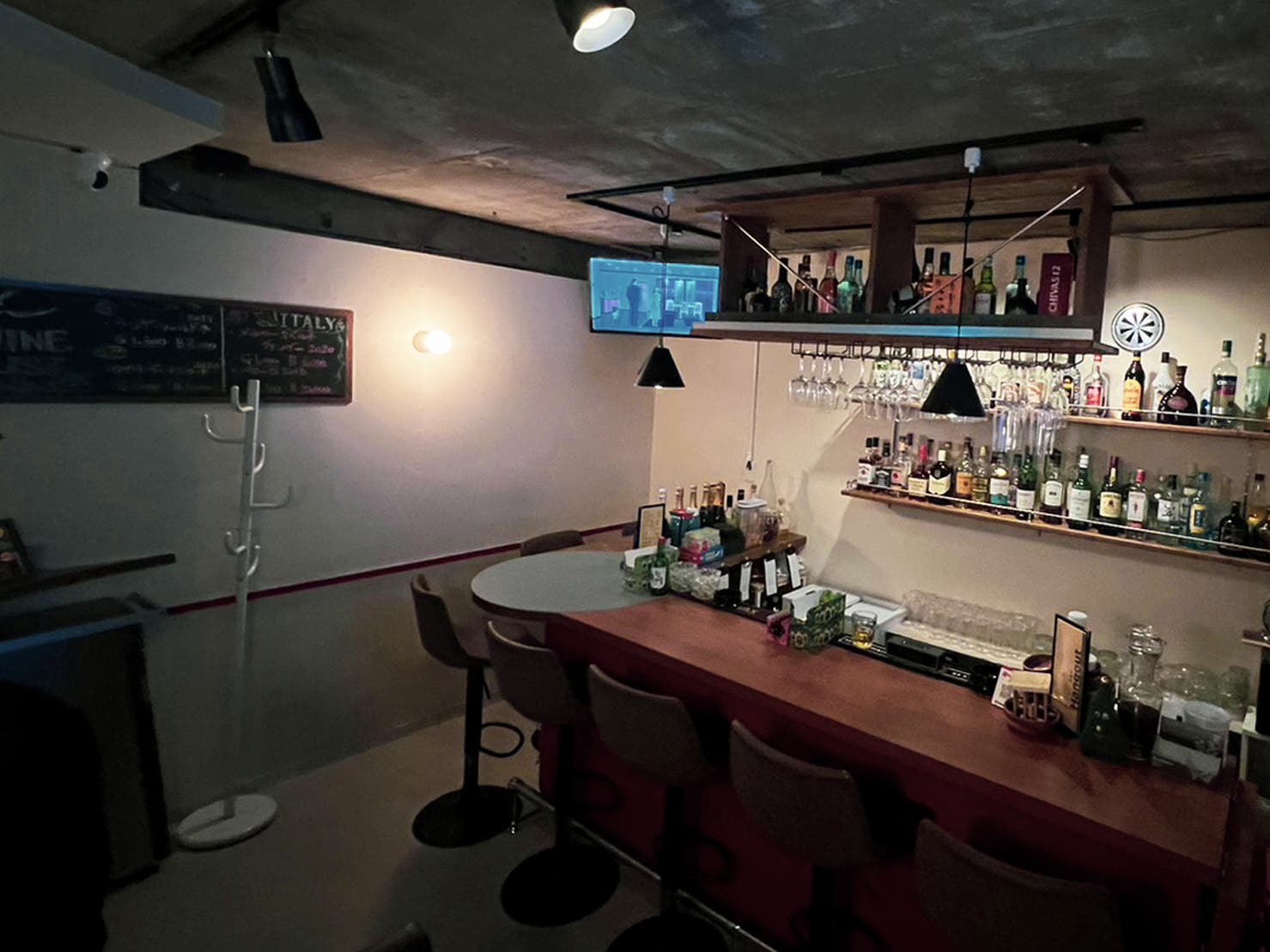 【バーハングアウト・日中貸し出し】東中野駅徒歩1分！15人収容可　wifi/モニター完備　間借り・イベント・撮影・会議にの写真2