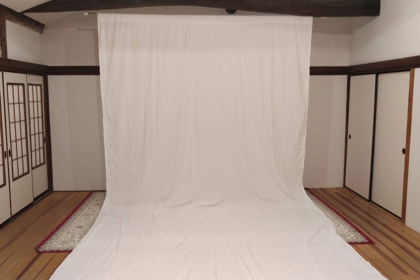 ドレープバック（白）設置の画像1