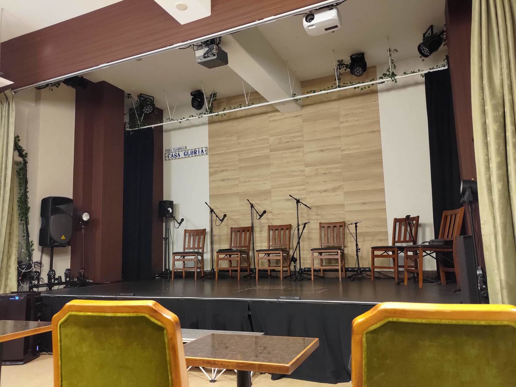 駅近2分『大阪でファンミならココ！』ステージ高60ｃｍ 天井４ｍ 幅６ｍ 見やすい舞台のあるライブ会場ですの写真14