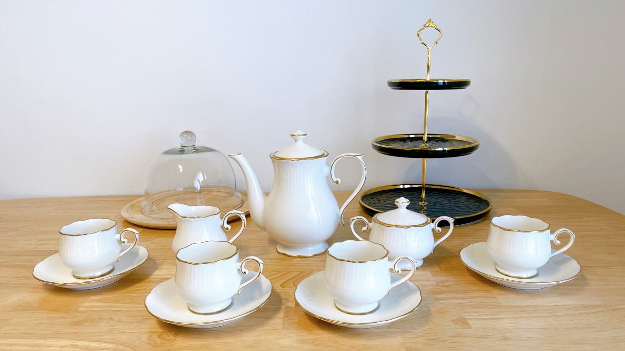 アフタヌーンティーセット（ポット×1・カップ×4・ソーサー×4・ケーキスタンド×2）の画像1