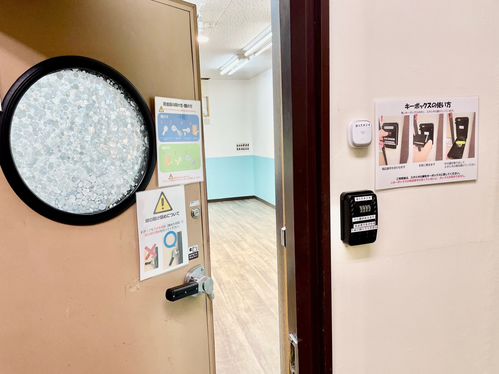 【2面鏡にリニューアル割で半額】フラメンコ・タップ用コンパネ材有、踊ってみた、楽器可！撮影とダンスと音楽のスタジオ【第4】の写真4