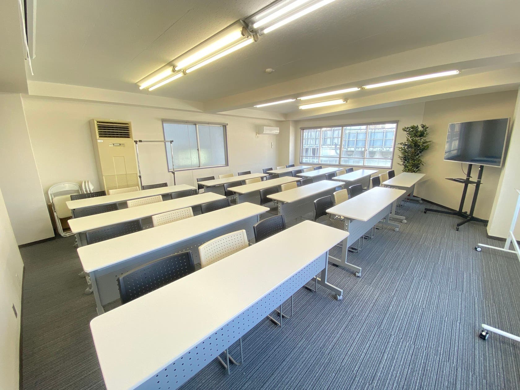 🎯新大阪駅徒歩1分🎯【インボイス対応で経費も安心】🌈隣に控室用意可能(要予約)🌈追加料金不要◆お気軽会議室新大阪terra◆◆の写真5