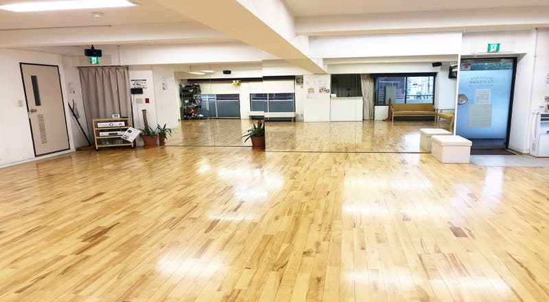 定員25名（それ以上はご相談）／当日予約可能／武蔵野市吉祥寺でダンスができるレンタルスタジオ・さんだる倶楽部