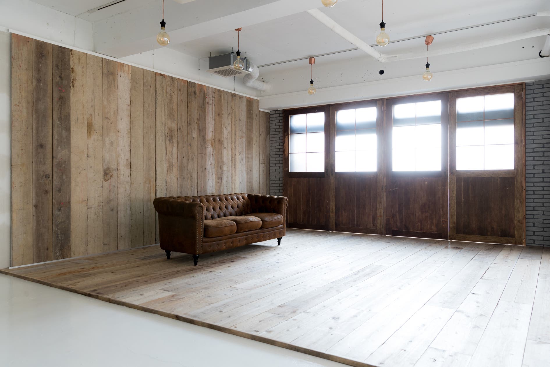 【笹塚・幡ヶ谷】木目が印象的で家具や植物が豊富な撮影スタジオ。新宿駅西口よりタクシー10分の写真7