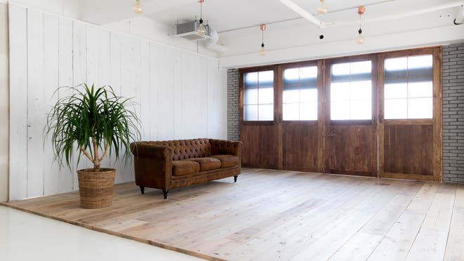 【笹塚・幡ヶ谷】木目が印象的で家具や植物が豊富な撮影スタジオ。新宿駅西口よりタクシー10分の写真8