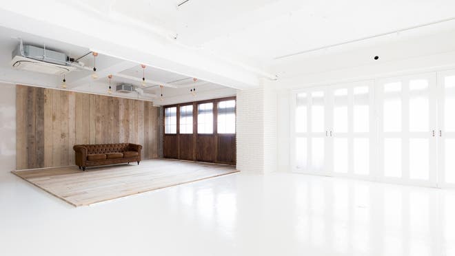 【笹塚・幡ヶ谷】木目が印象的で家具や植物が豊富な撮影スタジオ。新宿駅西口よりタクシー10分の写真10