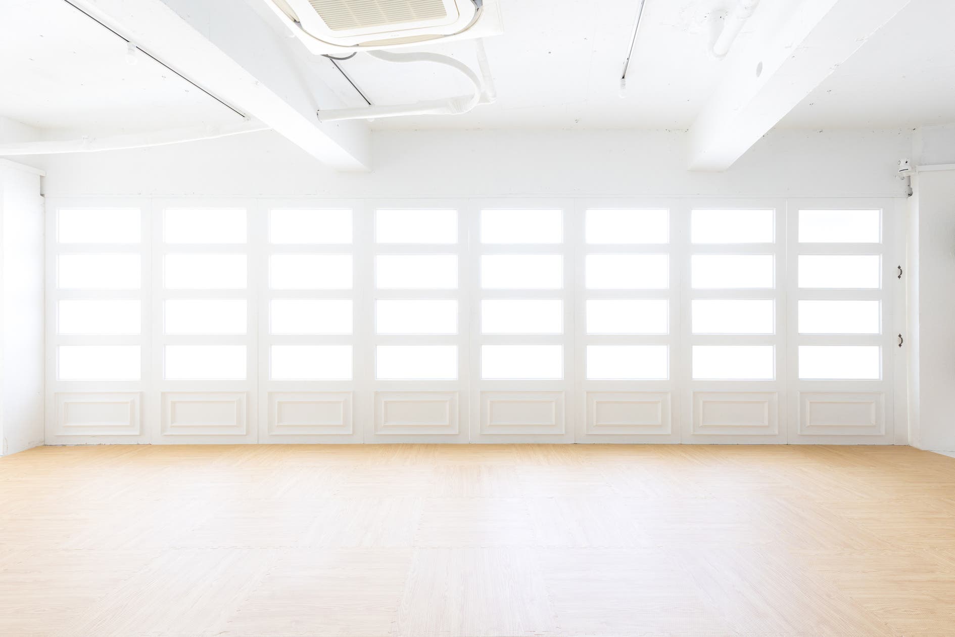 【笹塚・幡ヶ谷】木目が印象的で家具や植物が豊富な撮影スタジオ。新宿駅西口よりタクシー10分の写真18