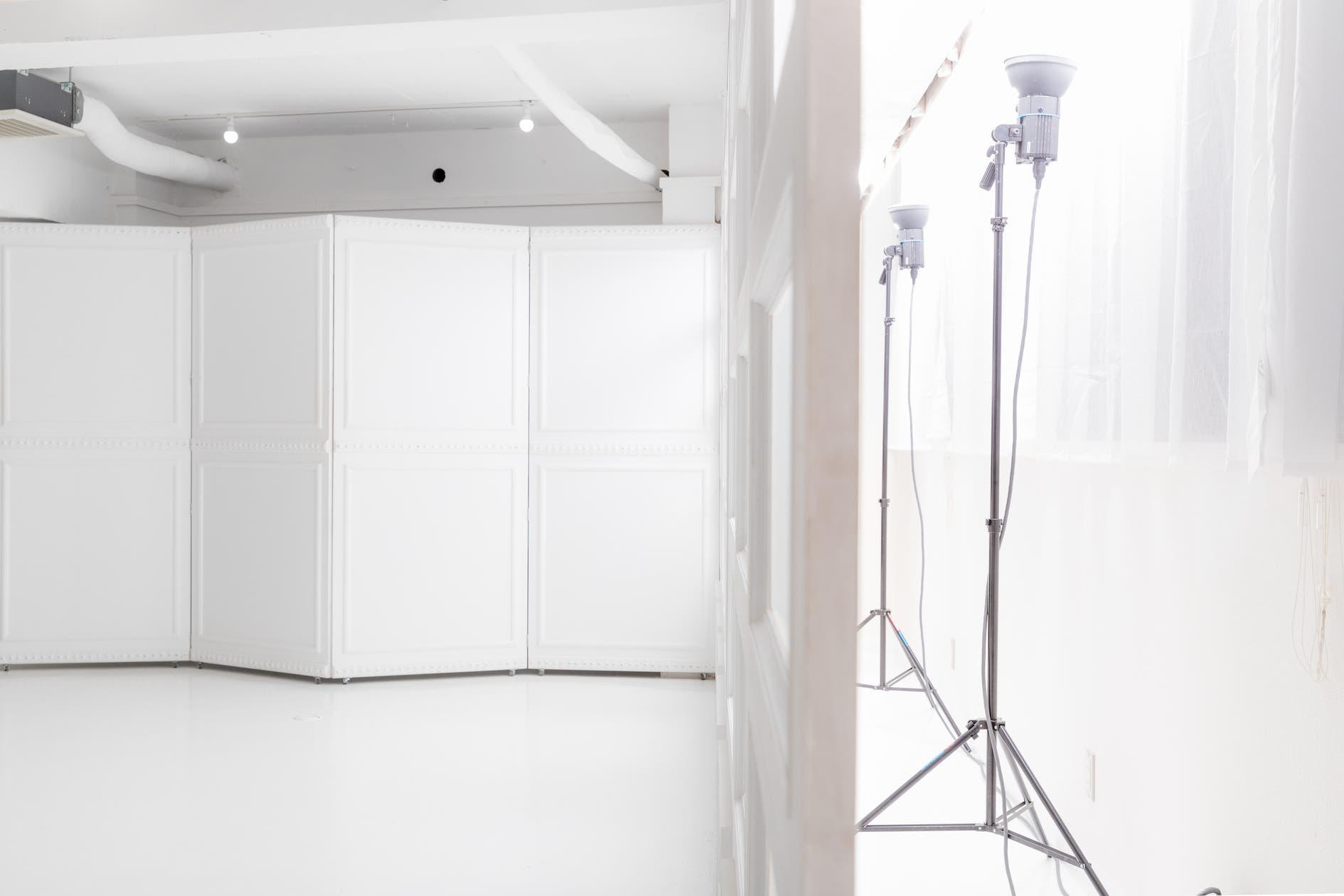 【笹塚・幡ヶ谷】木目が印象的で家具や植物が豊富な撮影スタジオ。新宿駅西口よりタクシー10分の写真22