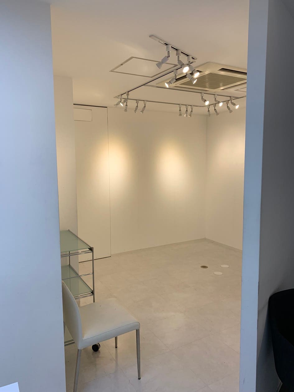【銀座】銀座の画廊でパーティー、イベント、撮影はいかが？白を基調としたスタイリッシュな空間です。の写真4