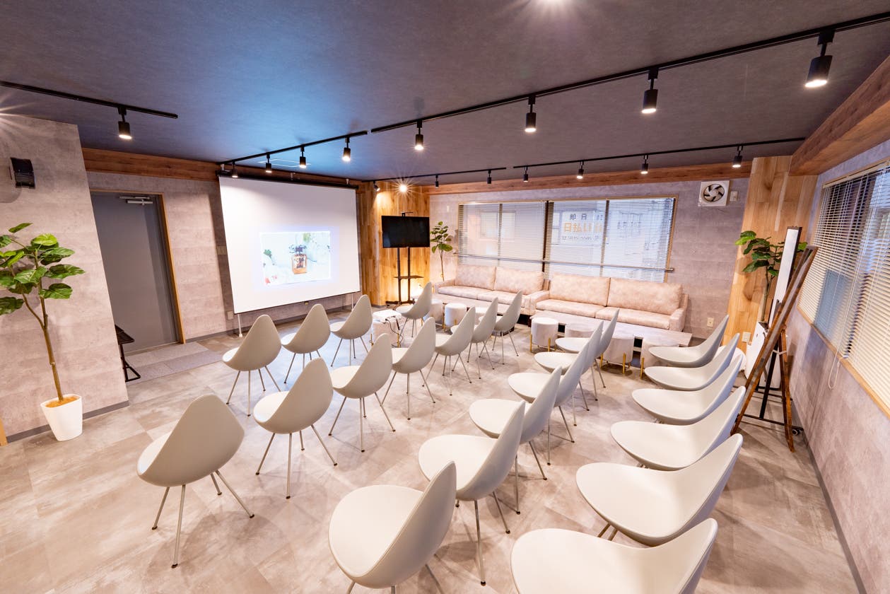 ベストホスト賞受賞スペース！秋葉原駅4分/着席35名/100㌅プロジェクター/飲食可/利用後清掃おまかせ可/ビジネス・パーティーの写真4