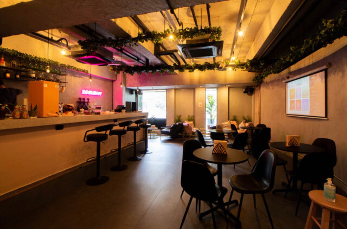 三ノ宮駅から徒歩8分のカフェバースペースの写真2