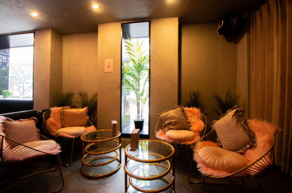 三ノ宮駅から徒歩8分のカフェバースペースの写真4