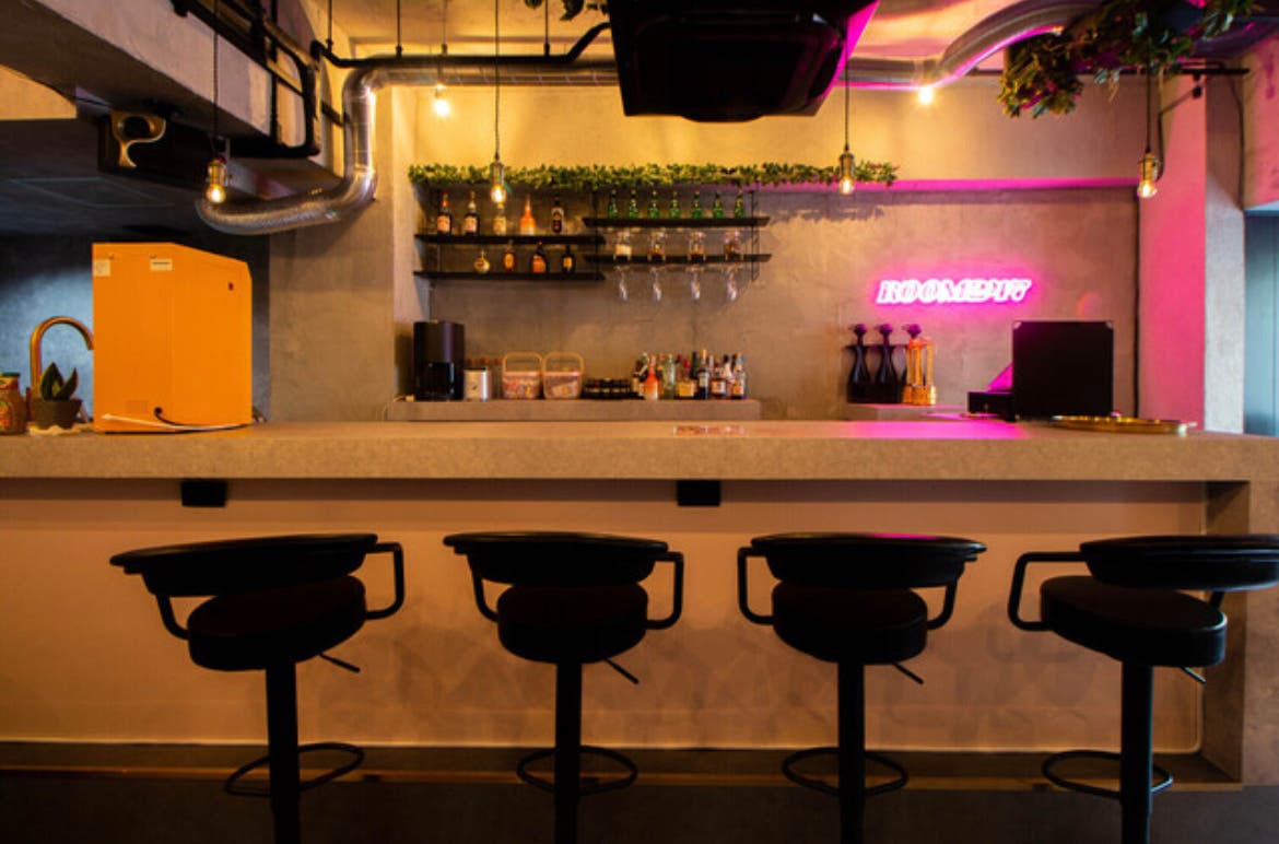 三ノ宮駅から徒歩8分のカフェバースペースの写真5