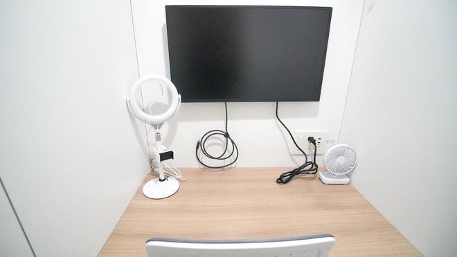 <ミニマルワークスペース名古屋No.4>完全個室⭐️光回線Wi-Fi📶モニター🖥テレワーク/Web会議/Zoomの写真3