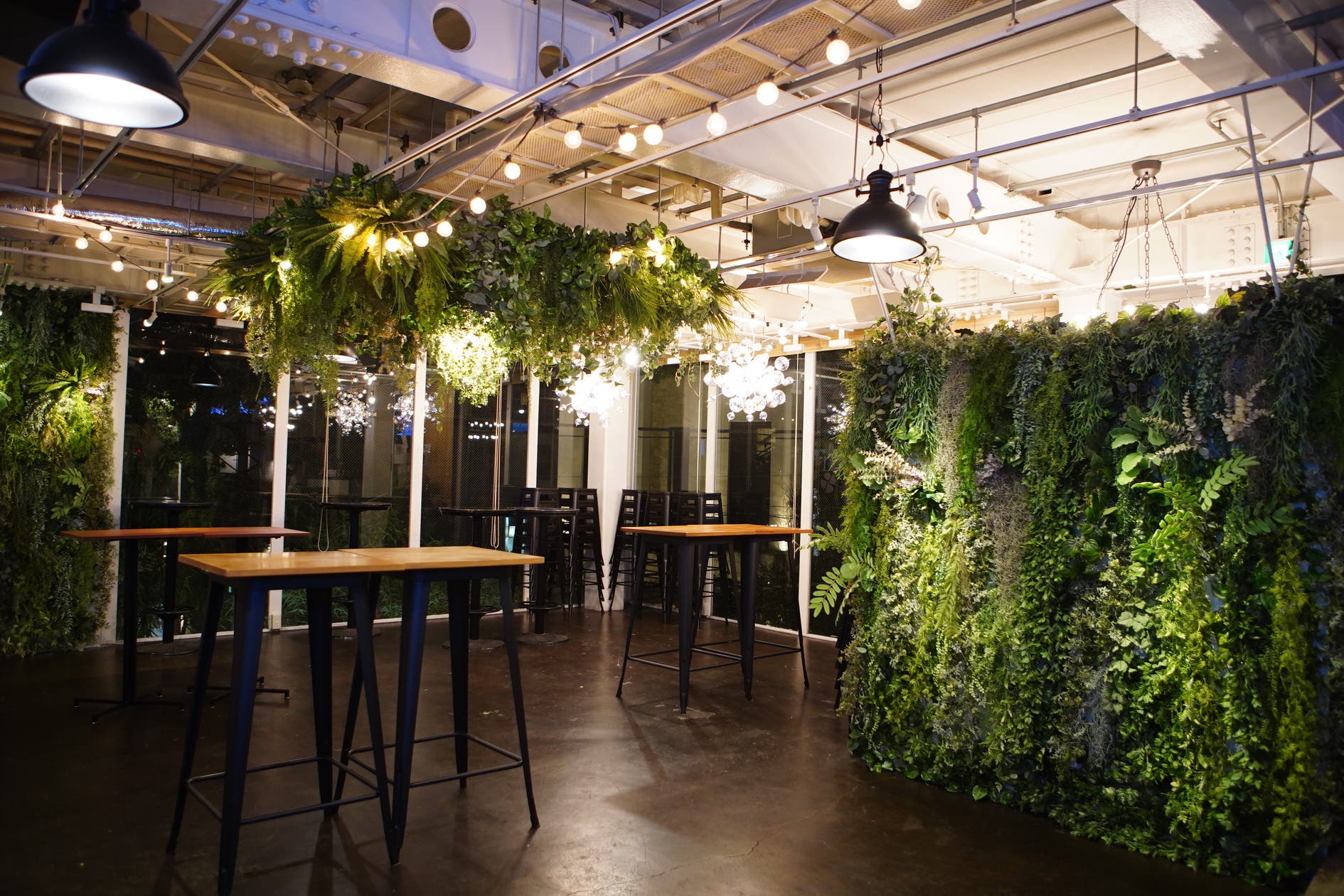 【表参道】開放感あふれるガラス張りの会場で、リッチなパーティ。/ Chaleur（シャルール）表参道の写真7