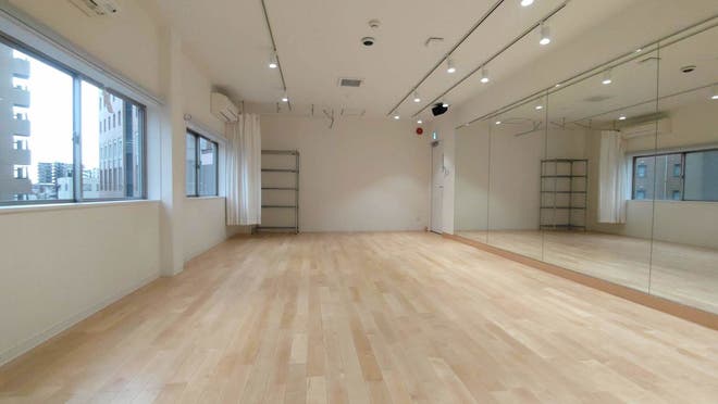 【Aスタジオ】本厚木駅南口徒歩1分!2023年オープンの多目的ダンススタジオです。【フローリング】の写真2
