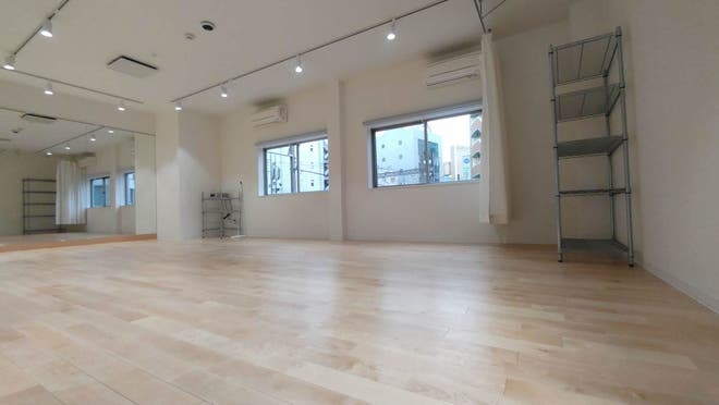 【Aスタジオ】本厚木駅南口徒歩1分!2023年オープンの多目的ダンススタジオです。【フローリング】の写真3