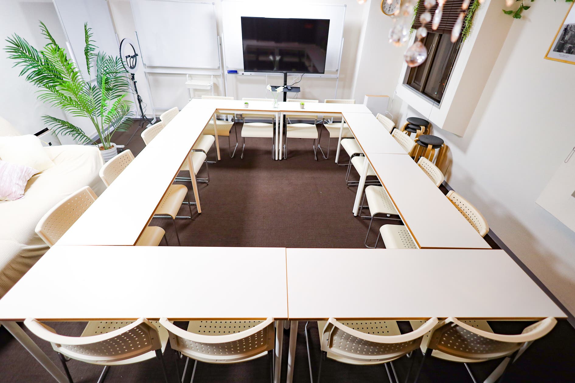 四ツ谷駅🚶‍♂️2分🍀最大20名可🍀 光WIFI/大モニター/ホワイトボード/施術ベッド備品全無料✨1日プラン有✨会議/ゲームの写真21