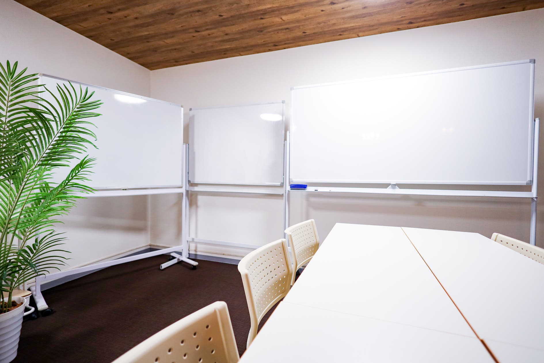 四ツ谷駅🚶‍♂️2分🍀最大20名可🍀 光WIFI/大モニター/ホワイトボード/施術ベッド備品全無料✨1日プラン有✨会議/ゲームの写真19