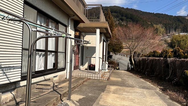 山の中にある静かな一軒家!家族連れにおススメです。自然の中で1日遊びまくろう!の写真2