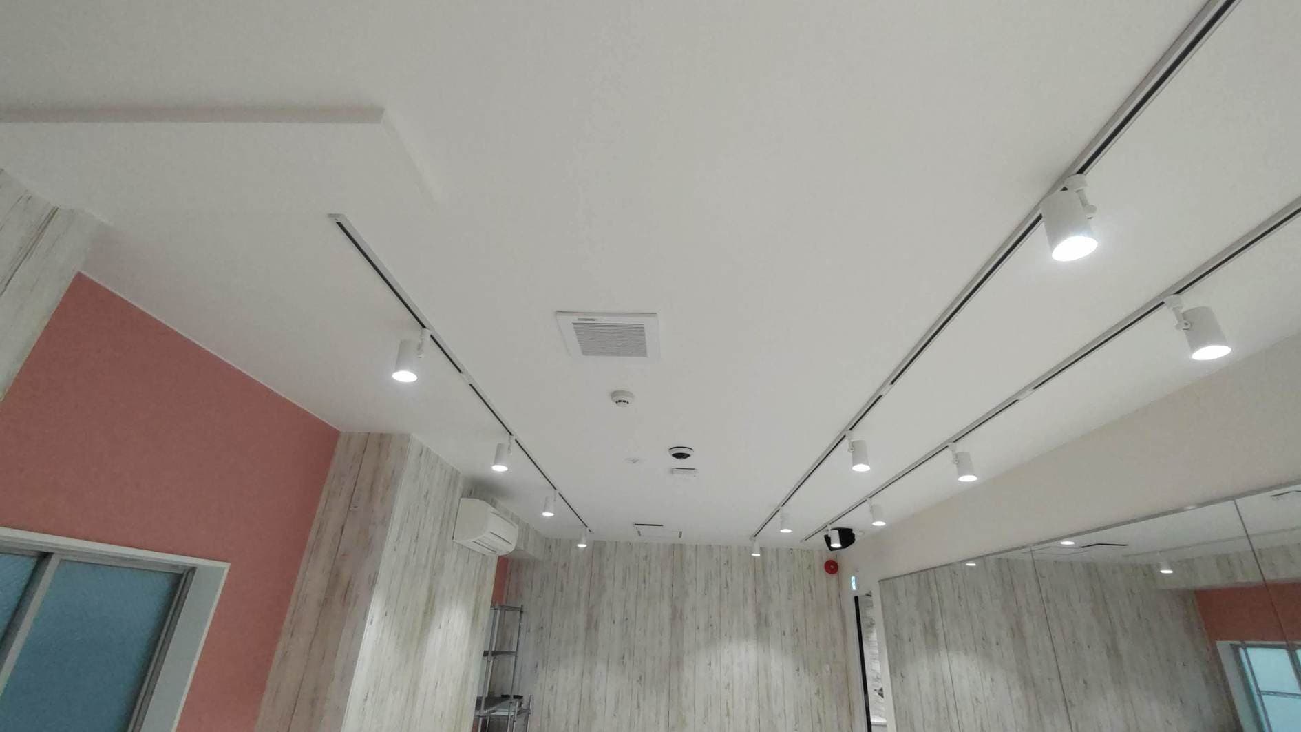 【Ｂスタジオ】本厚木駅南口徒歩1分！2023年オープンの多目的ダンススタジオです。【ダンス床】の写真4