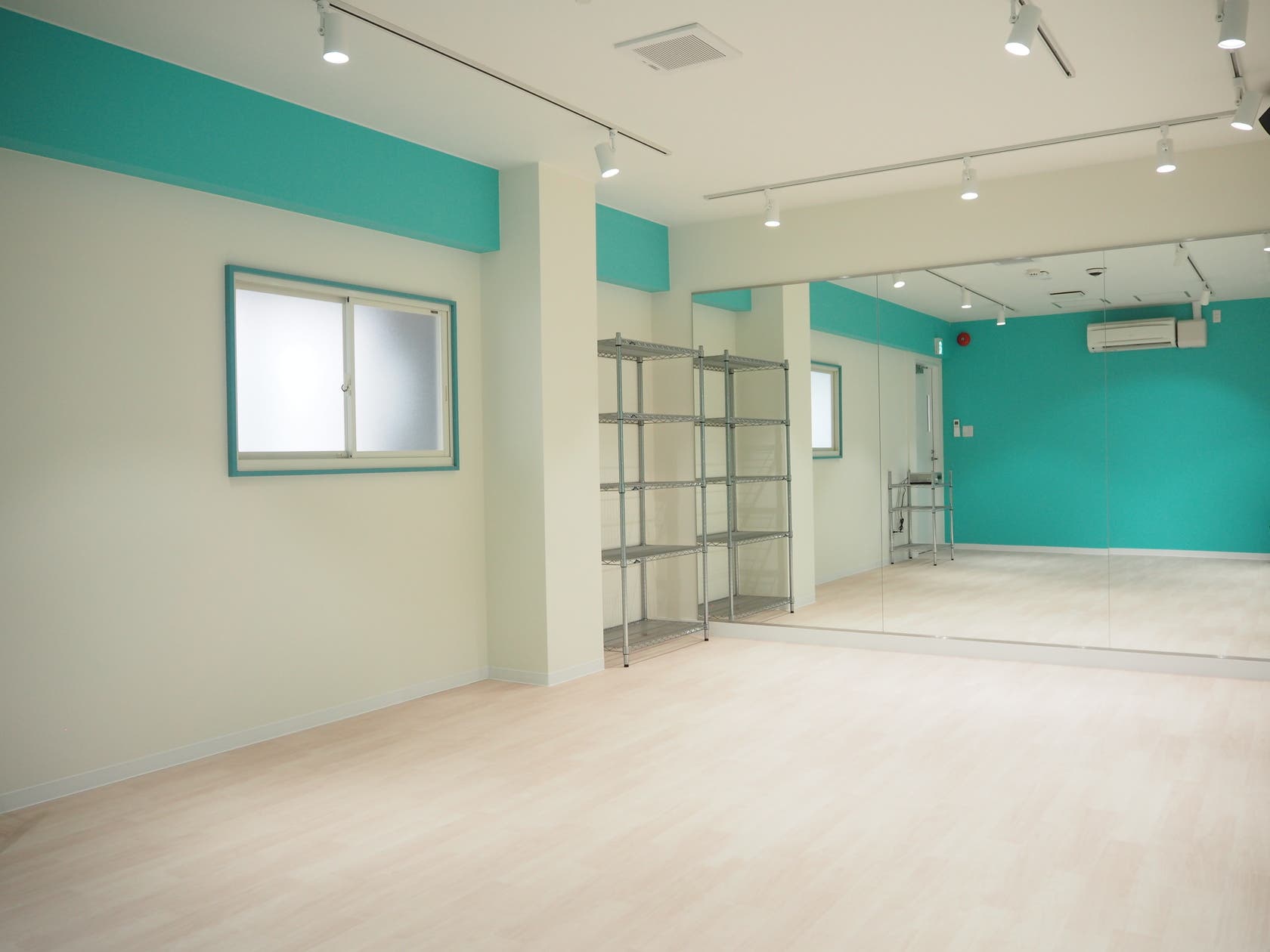 【Ｃスタジオ】本厚木駅南口徒歩1分！2023年オープンの多目的ダンススタジオです。【ダンス床】の写真4