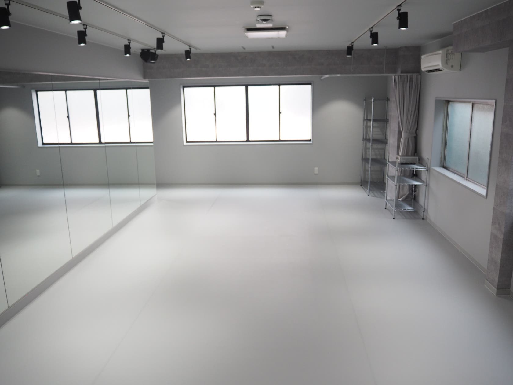 【Ｄスタジオ】本厚木駅南口徒歩1分！2023年オープンの多目的ダンススタジオです。【バレエ床】の写真4