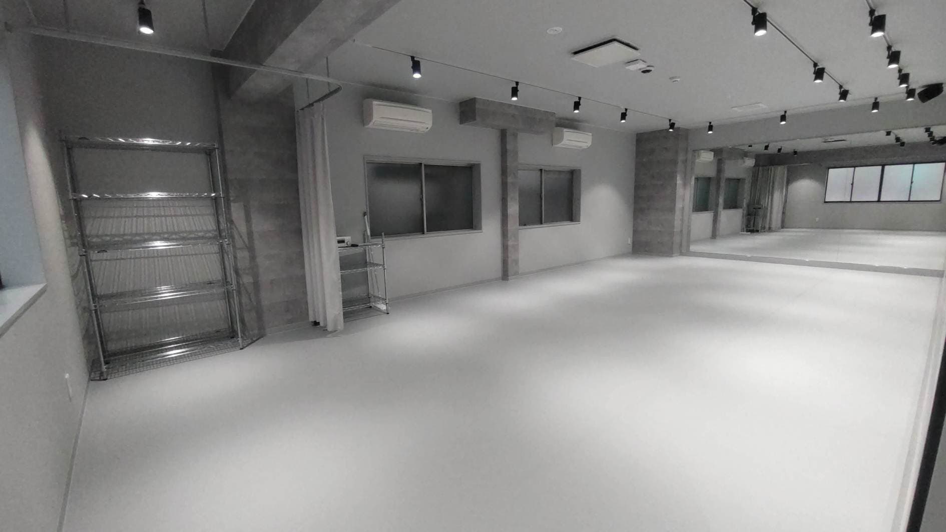 【Ｄスタジオ】本厚木駅南口徒歩1分！2023年オープンの多目的ダンススタジオです。【バレエ床】の写真6