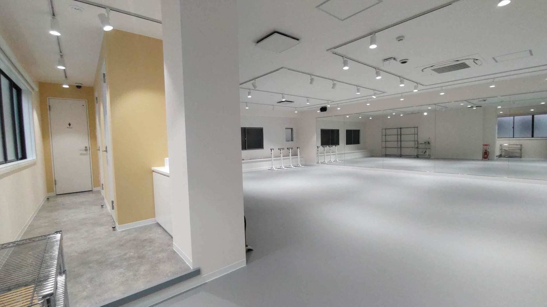 【Ｅスタジオ】本厚木駅南口徒歩1分！2023年の多目的ダンススタジオです。【バレエ床】の写真5