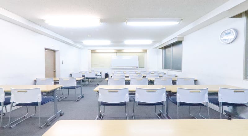 【秋葉原駅徒歩3分！同規模最安！】44名利用可！セミナー向け！プロジェクター・WiFi全て無料！ふれあい貸し会議室 秋葉原A