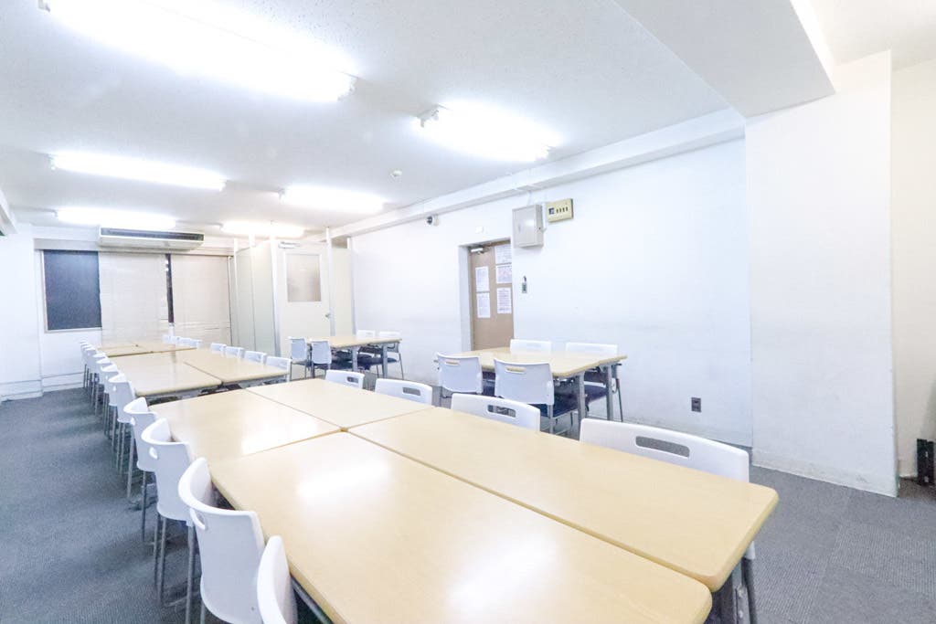 【秋葉原駅徒歩3分！同規模最安！】44名利用可！セミナー向け！プロジェクター・WiFi全て無料！ふれあい貸し会議室 秋葉原Aの写真9