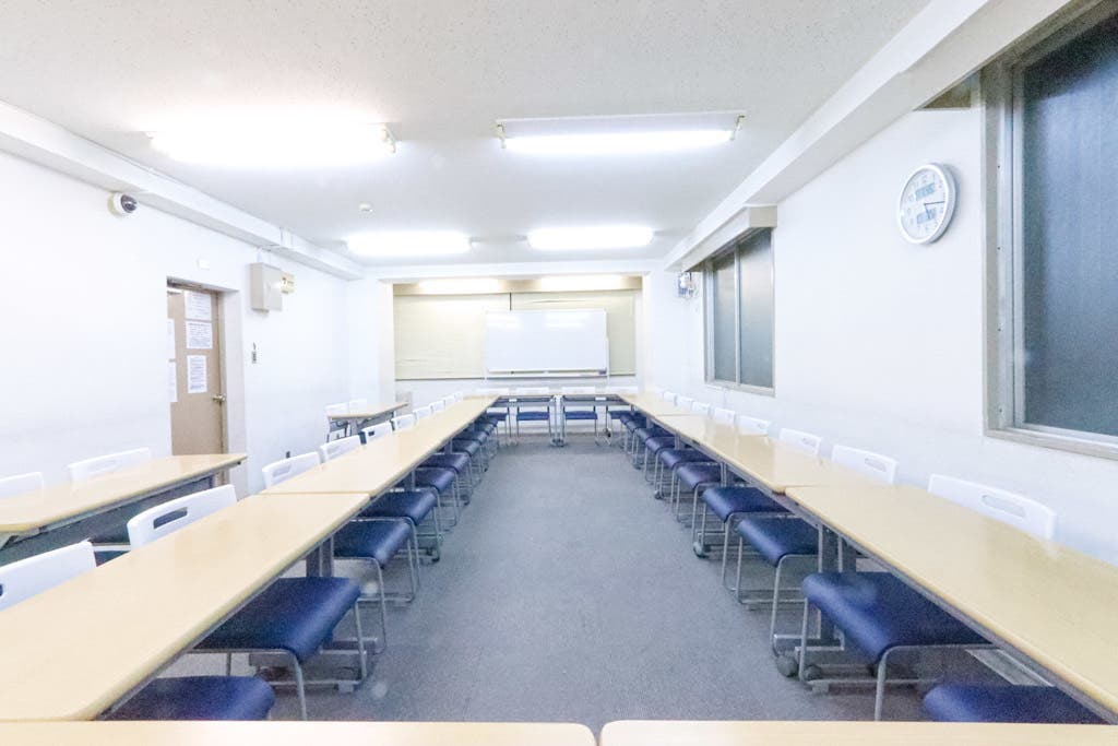 【秋葉原駅徒歩3分！同規模最安！】44名利用可！セミナー向け！プロジェクター・WiFi全て無料！ふれあい貸し会議室 秋葉原Aの写真11