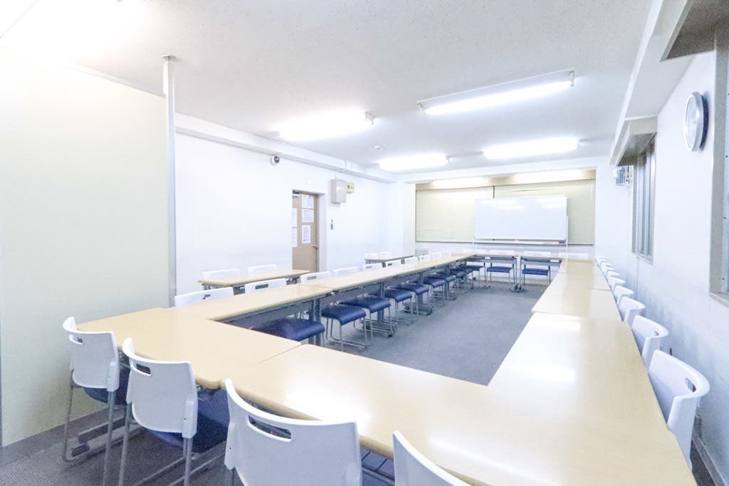 【秋葉原駅徒歩3分！同規模最安！】44名利用可！セミナー向け！プロジェクター・WiFi全て無料！ふれあい貸し会議室 秋葉原Aの写真12