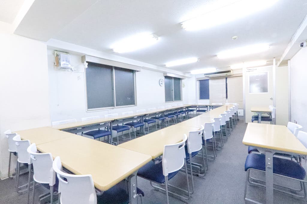 【秋葉原駅徒歩3分！同規模最安！】44名利用可！セミナー向け！プロジェクター・WiFi全て無料！ふれあい貸し会議室 秋葉原Aの写真13