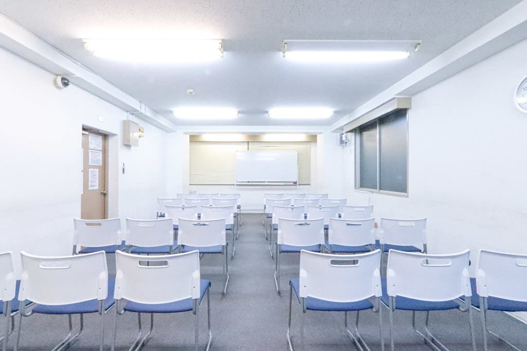 【秋葉原駅徒歩3分！同規模最安！】44名利用可！セミナー向け！プロジェクター・WiFi全て無料！ふれあい貸し会議室 秋葉原Aの写真15