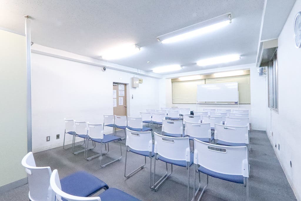 【秋葉原駅徒歩3分！同規模最安！】44名利用可！セミナー向け！プロジェクター・WiFi全て無料！ふれあい貸し会議室 秋葉原Aの写真16