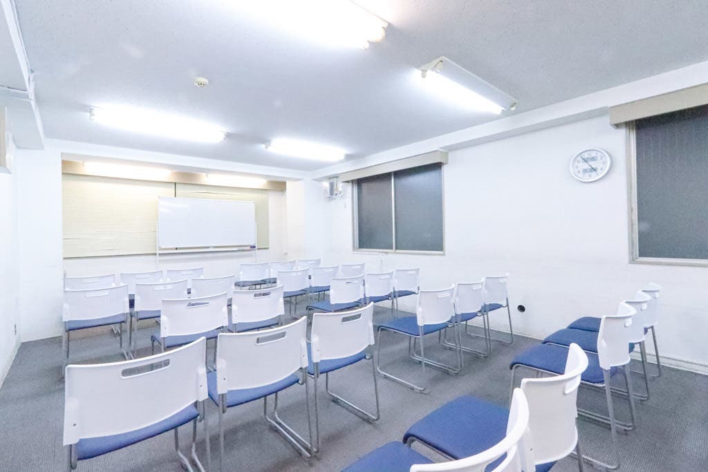 【秋葉原駅徒歩3分！同規模最安！】44名利用可！セミナー向け！プロジェクター・WiFi全て無料！ふれあい貸し会議室 秋葉原Aの写真17