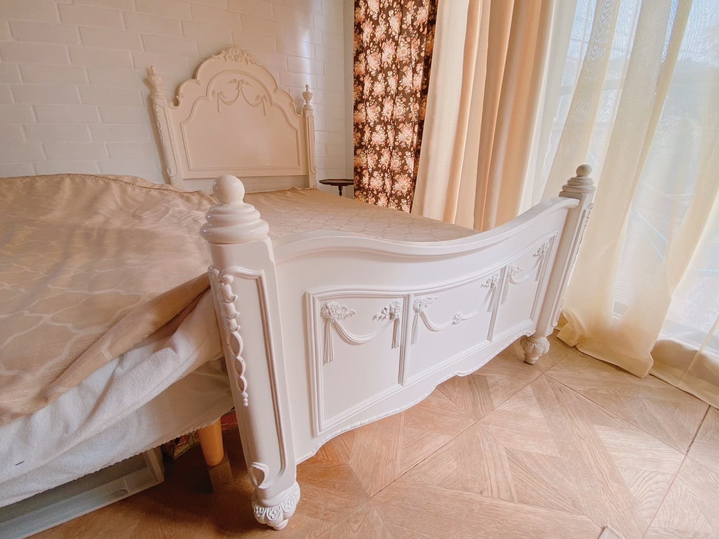 白い暖炉やトイピアノがあるレンガ白壁のかわいいコテージ。撮影に。の写真4