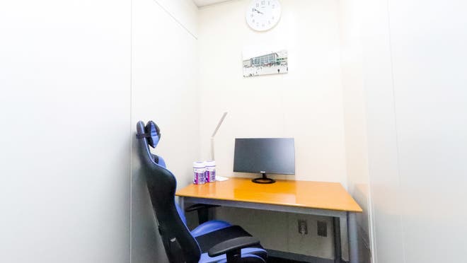 【秋葉原駅徒歩1分!1名用】モニター・WiFi・有線LAN無料!高速光回線!ゲーミングチェア!ふれあい貸し会議室 秋葉原No68の写真1