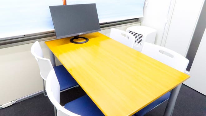 【秋葉原駅徒歩1分!会議室!4名】モニター・WiFi・有線LAN無料!高速光!毎日清掃!ふれあい貸し会議室 秋葉原No72の写真5